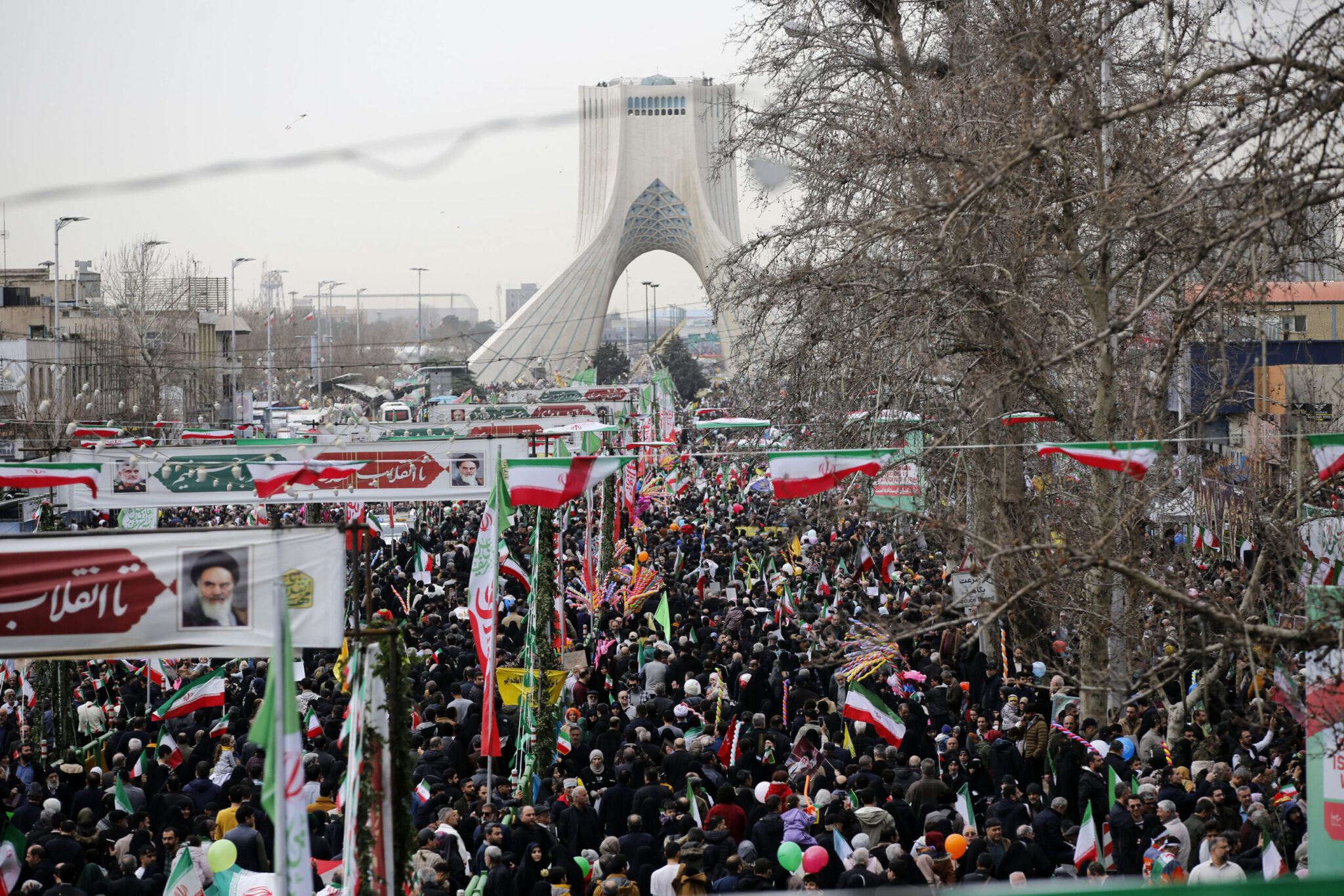 Des millions de personnes se rassemblent en Iran pour marquer le 47e ...